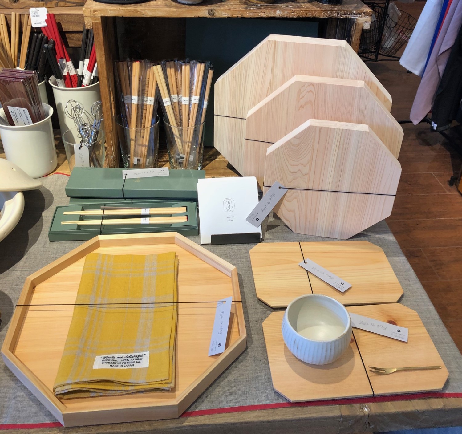 和歌山県有田川町の「丸十家具」様で廣吉製品をお取り扱い頂きました - 東濱植林株式会社